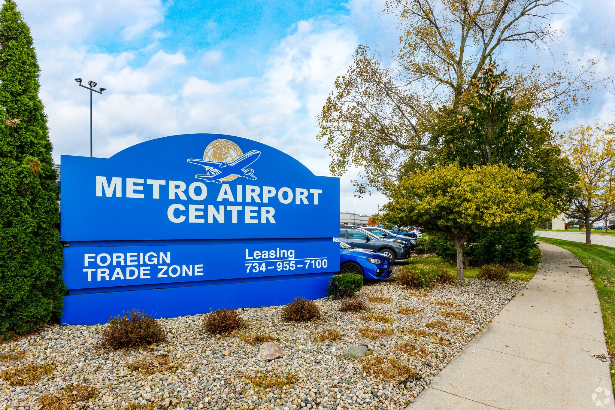 11301 Metro Airport Center Dr, Romulus, MI 48174 - Metro Airport Center | LoopNet