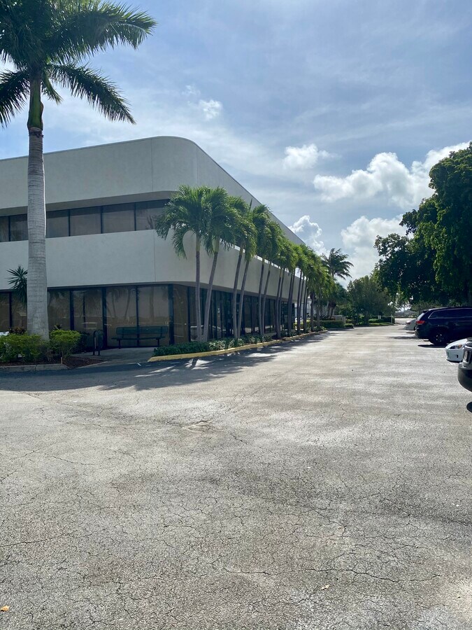 5840 Corporate Way, West Palm Beach, FL 33407 | LoopNet