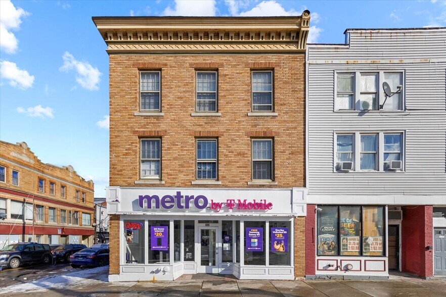 666-668 Main St, Middletown, CT 06457 - Multifamily for Sale | LoopNet