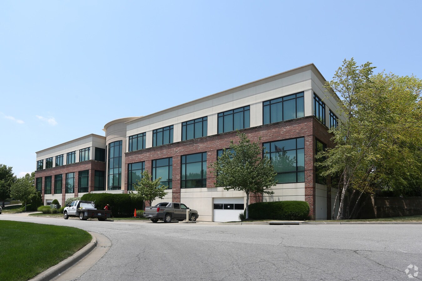 8675 College Blvd, Overland Park, KS 66210 | LoopNet