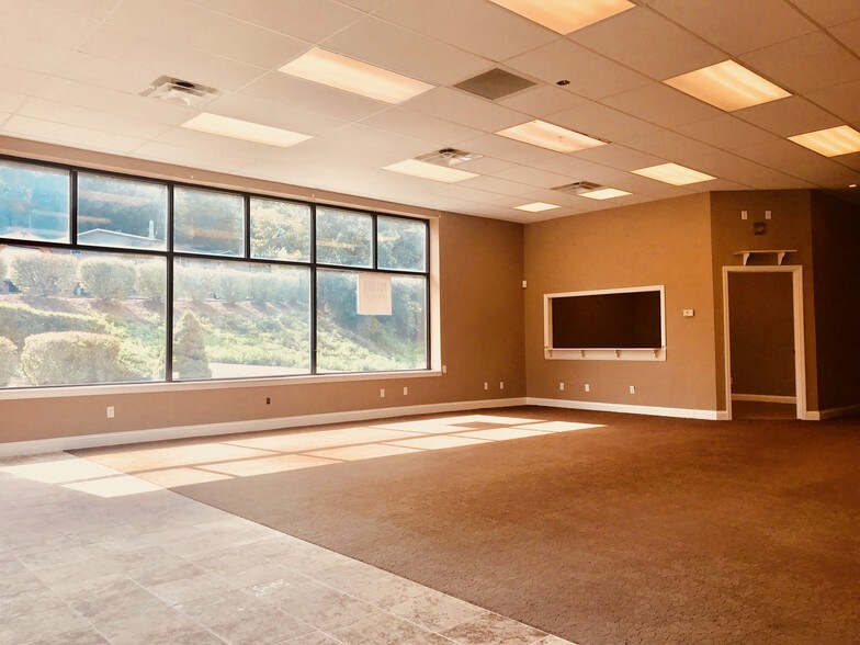 Northpointe Plz, Morgantown, WV, 26505 - Property For Lease on LoopNet.com