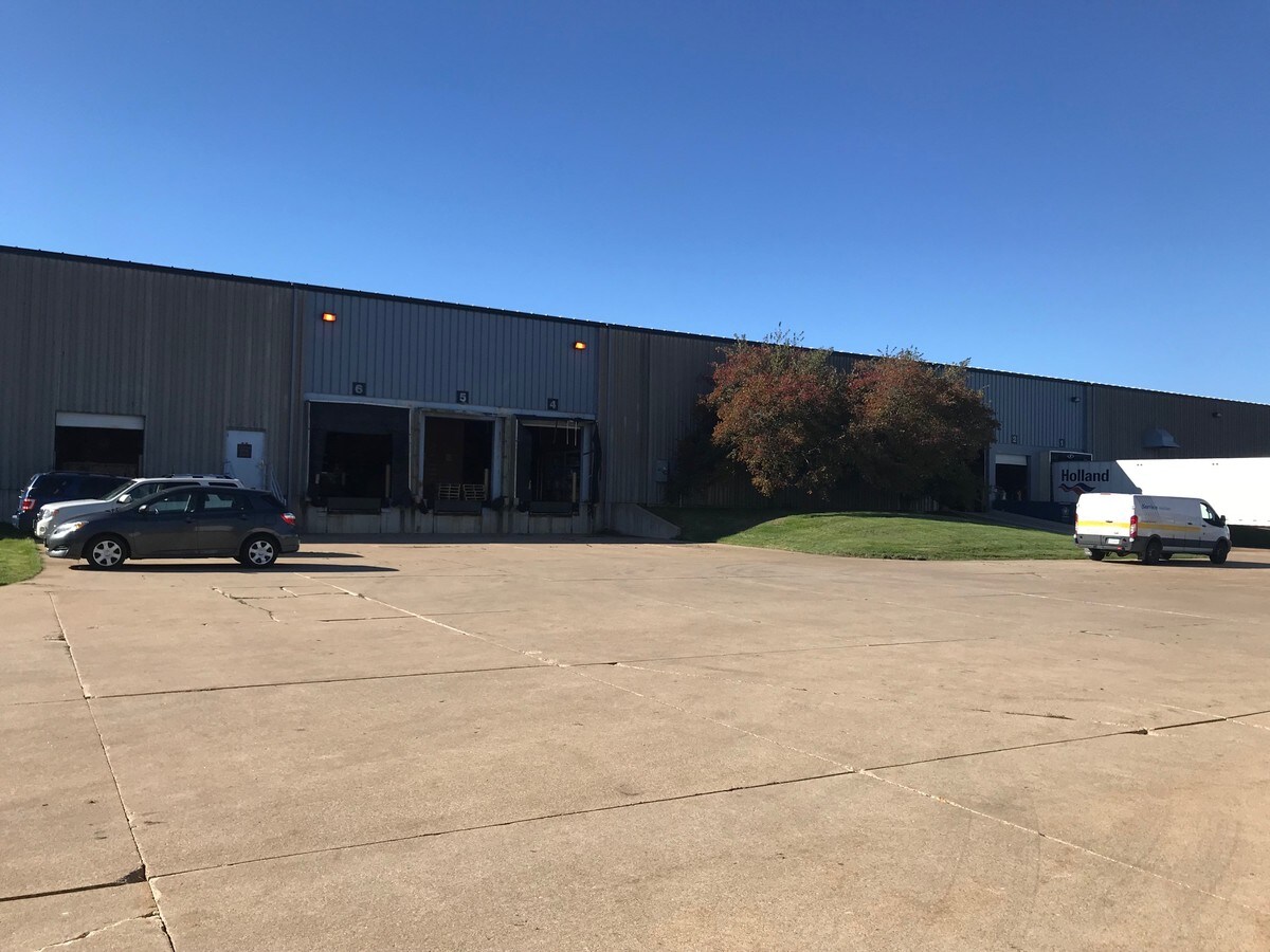 409 W 76th St, Davenport, IA 52806 | LoopNet