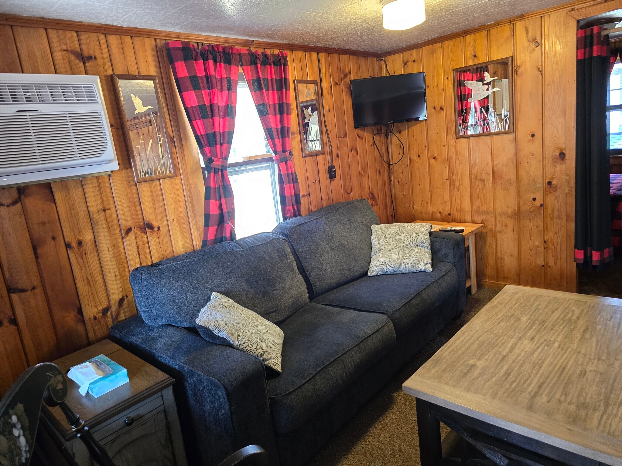 10689 Swamp Lake Rd, Tomahawk, WI 54487 - LaCanne's Resort on Swamp ...