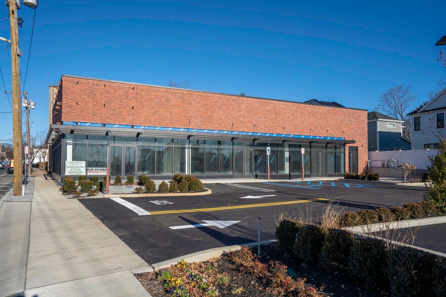 154 Mineola Ave, Roslyn Heights, NY 11577 | LoopNet