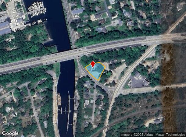 17 Canal Rd Hampton Bays Ny 11946 Property Record Loopnet